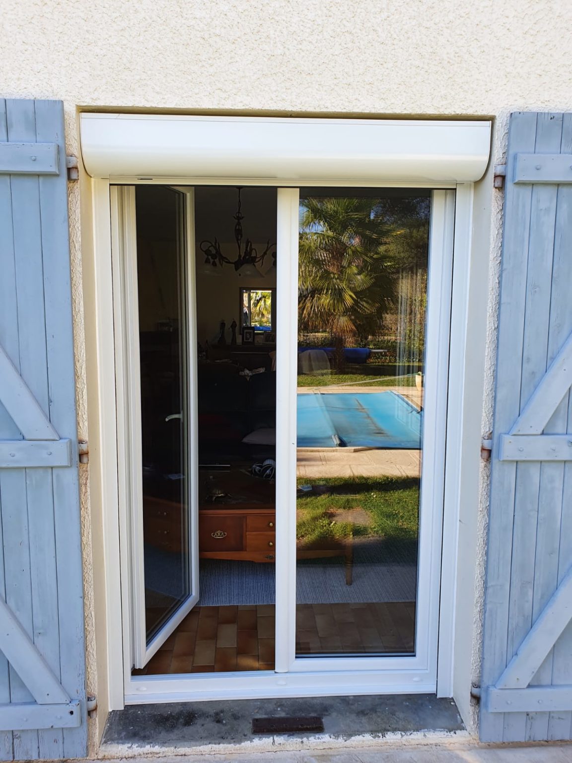 La Boutique du Menuisier à Beynost | Menuiseries PVC Blanc avec volets ...